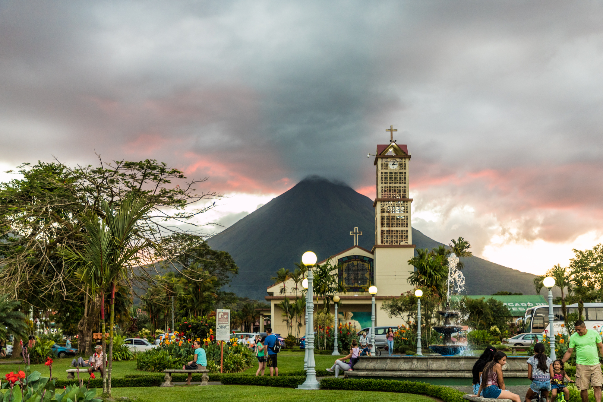 Cómo Explorar El Parque Nacional Volcán Arenal - Recorridos Y Aventuras ...