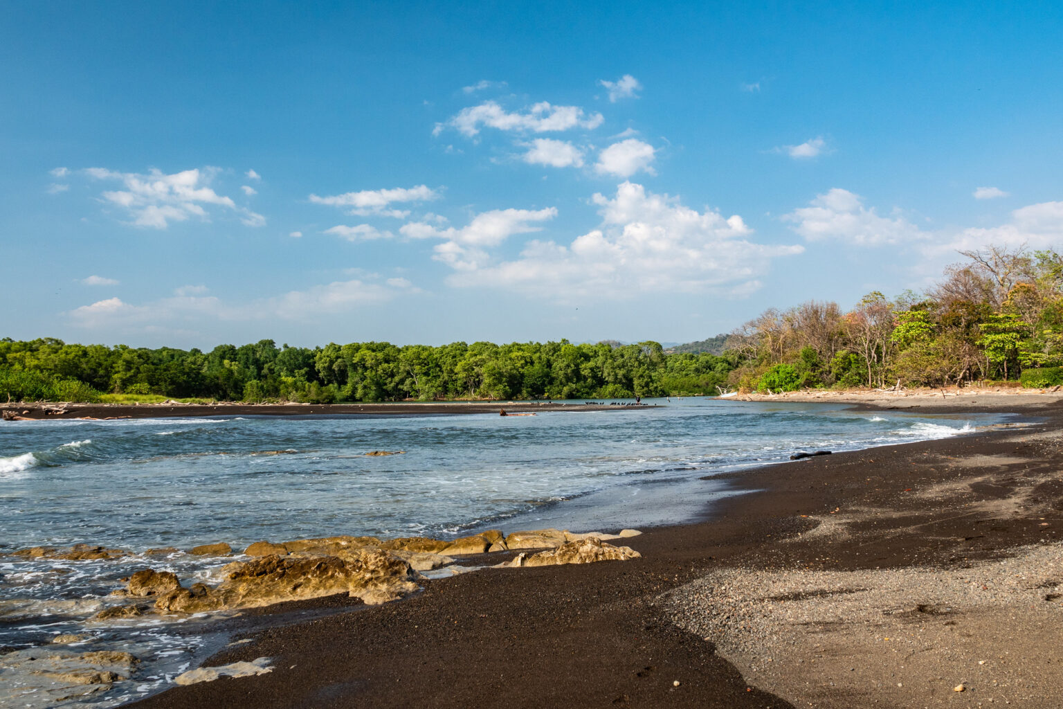 Playa Avellanas: Surf, Relajación y Naturaleza en Guanacaste